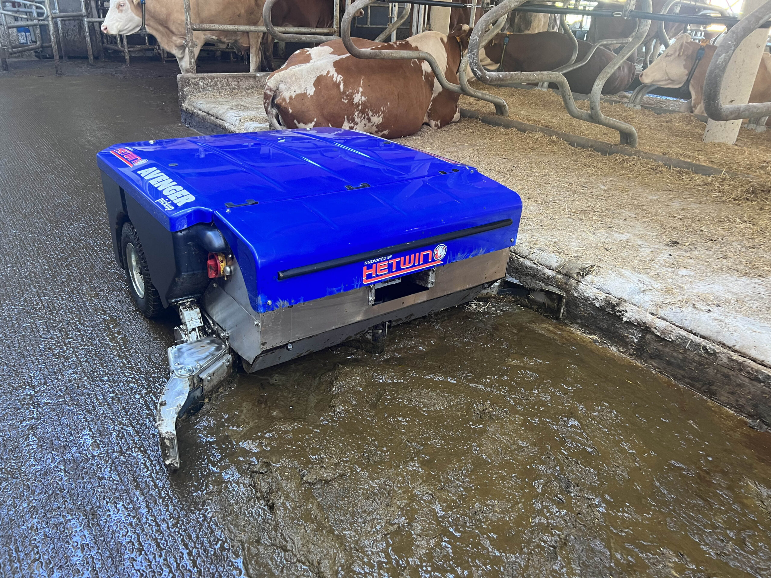 Hetwin Avenger trágya gyűjtő robot - Dairy-Dáv